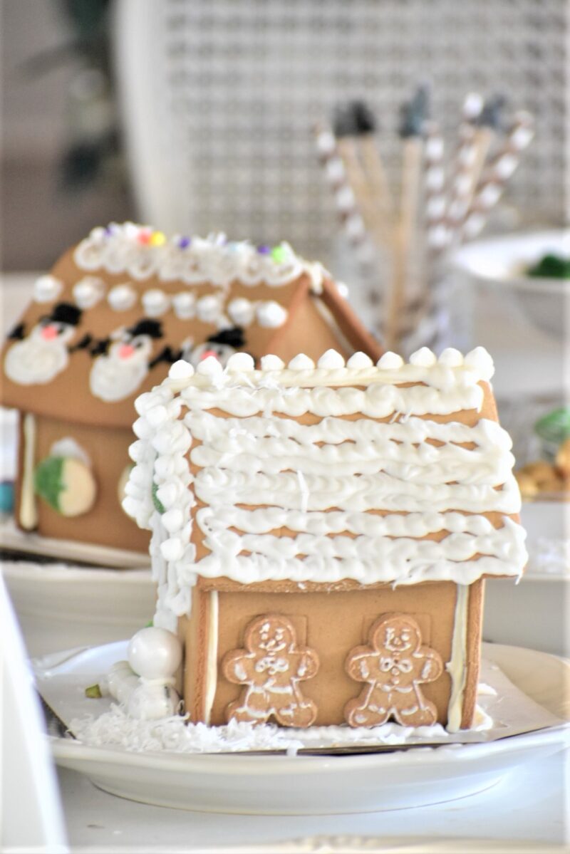 host the perfect gingerbread decorating party